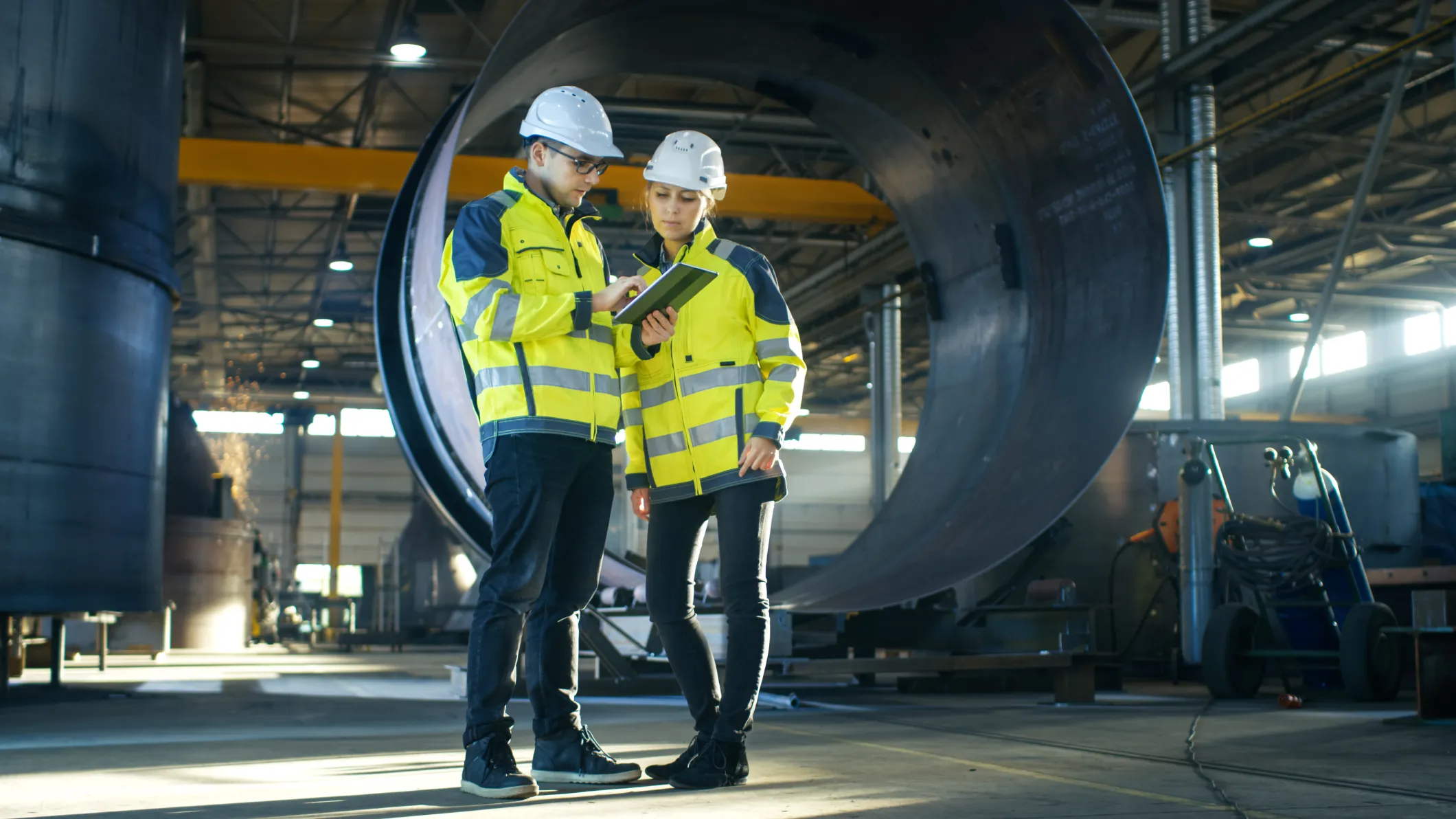 How to calculate manufacturing overheads costs: Formula and examples ...